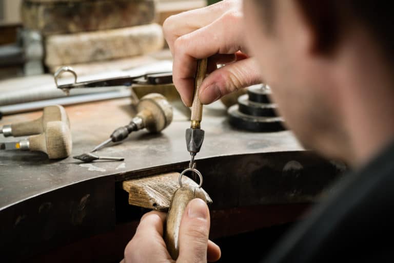 Goldsmith - Salary, How to Become, Job Description & Best Schools