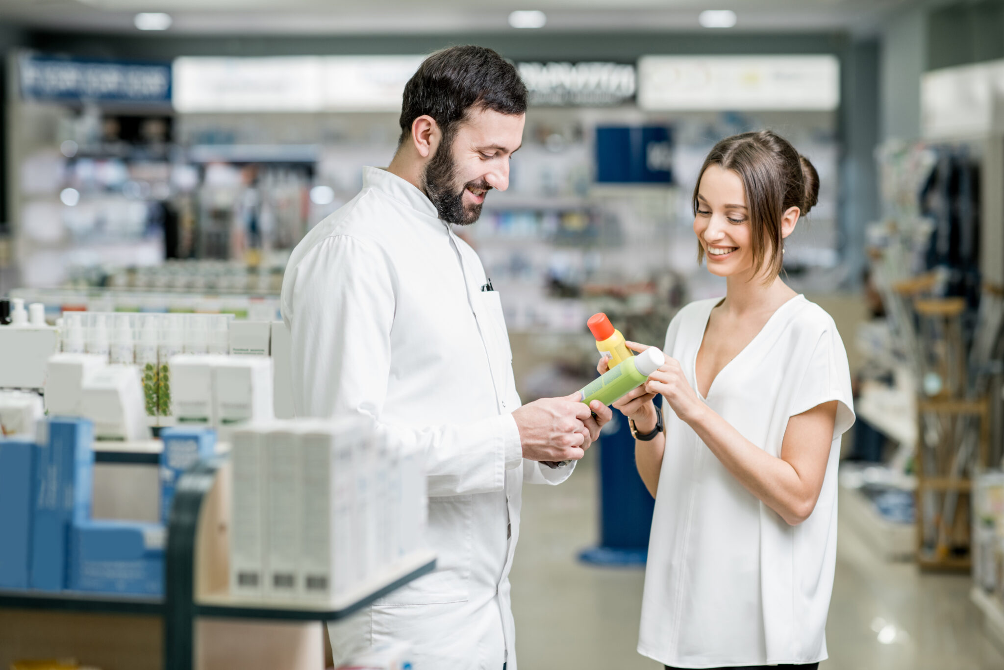 Pharmacy Assistant vs Pharmacy Technician | Top 7 Differences In 2024